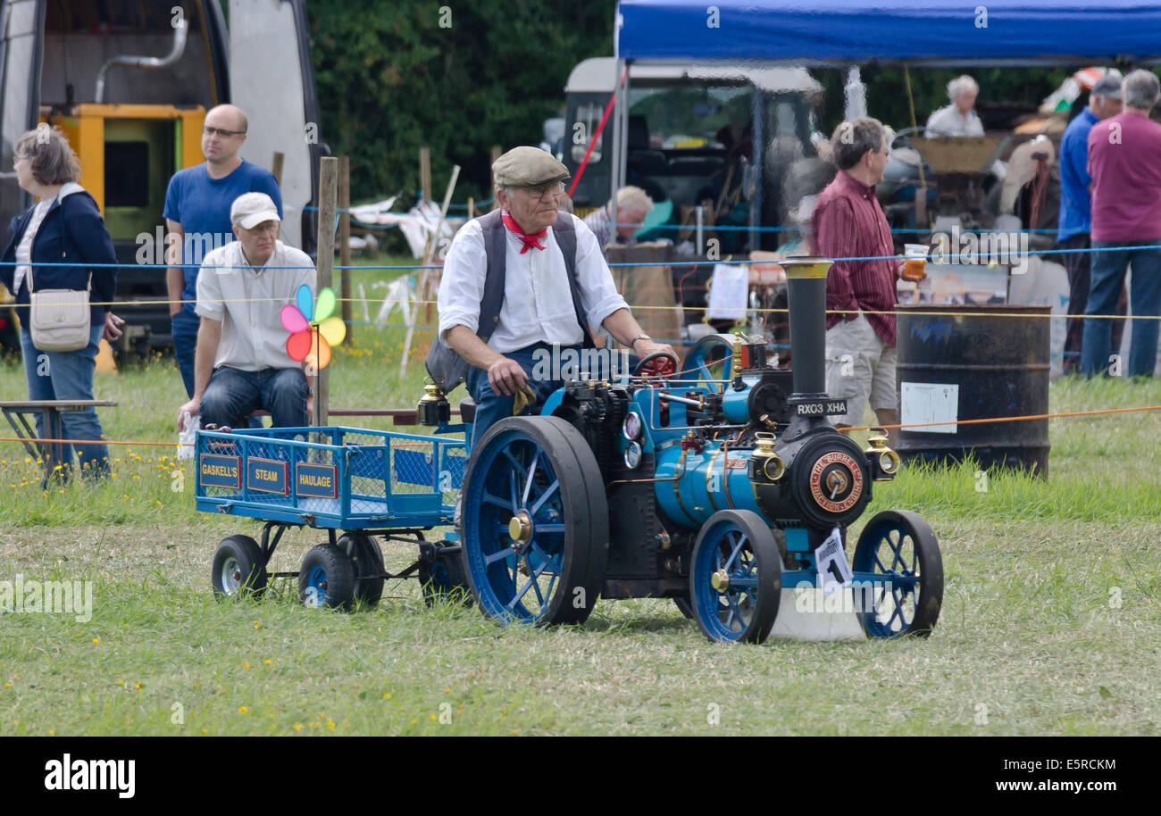 Miniature steam engine the 4 1/2" Burrell traction engine on display ...