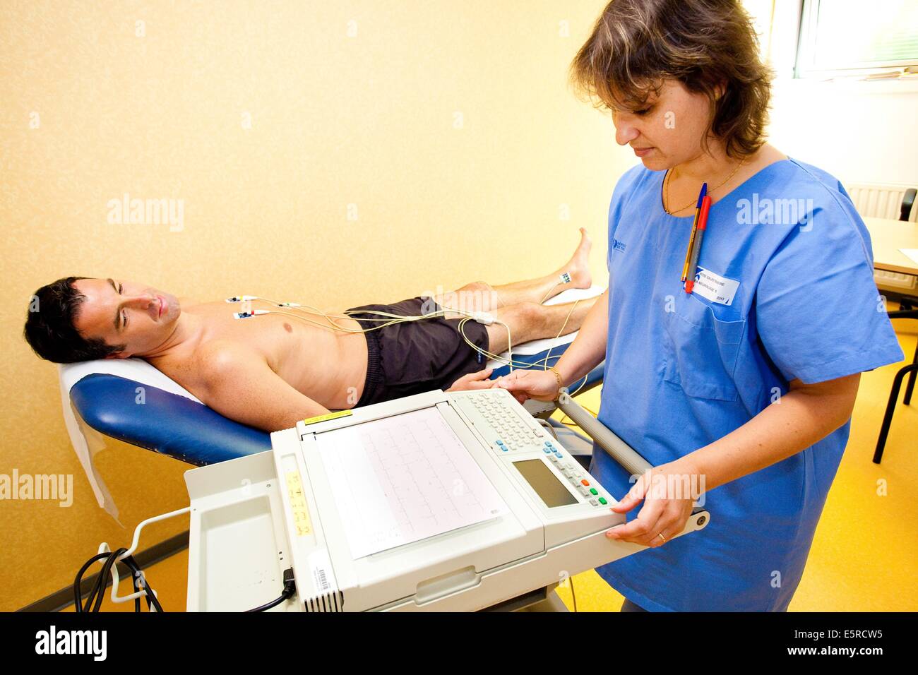 Electrocardiogram man hi-res stock photography and images - Alamy