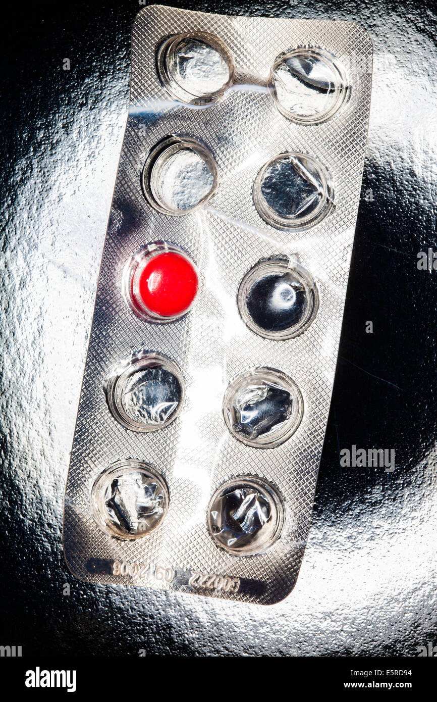 Blister pack of tablet hi-res stock photography and images - Alamy
