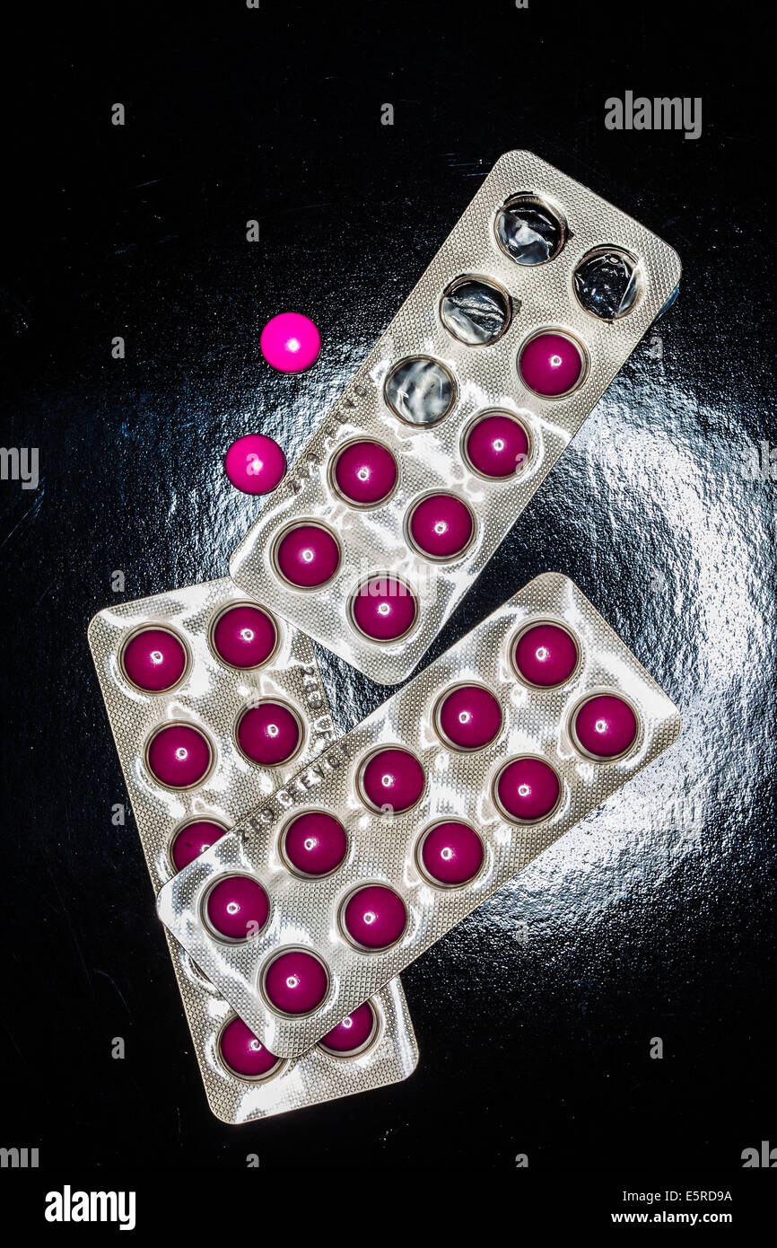 Pack of tablets hi-res stock photography and images - Alamy