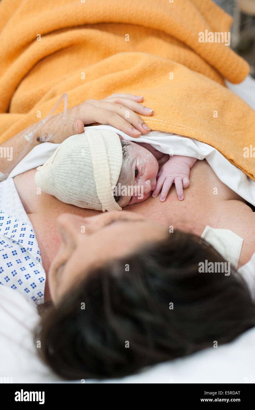Woman in labour giving birth High Resolution Stock Photography and ...
