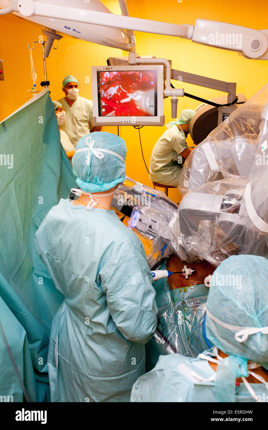 Prostatectomy performed by the telesurgery robot Da Vinci, which four ...