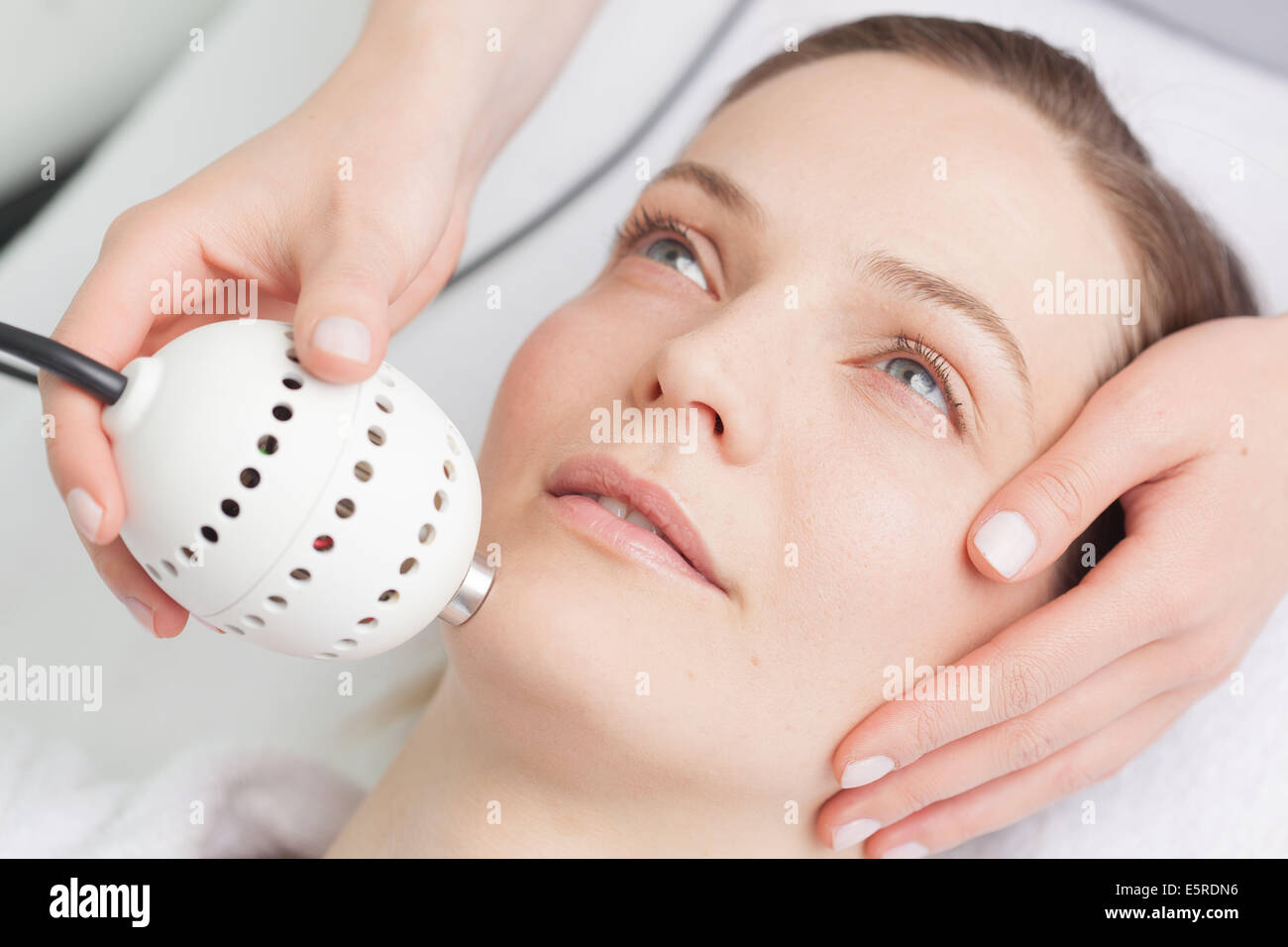 Cryo lift hi-res stock photography and images - Alamy