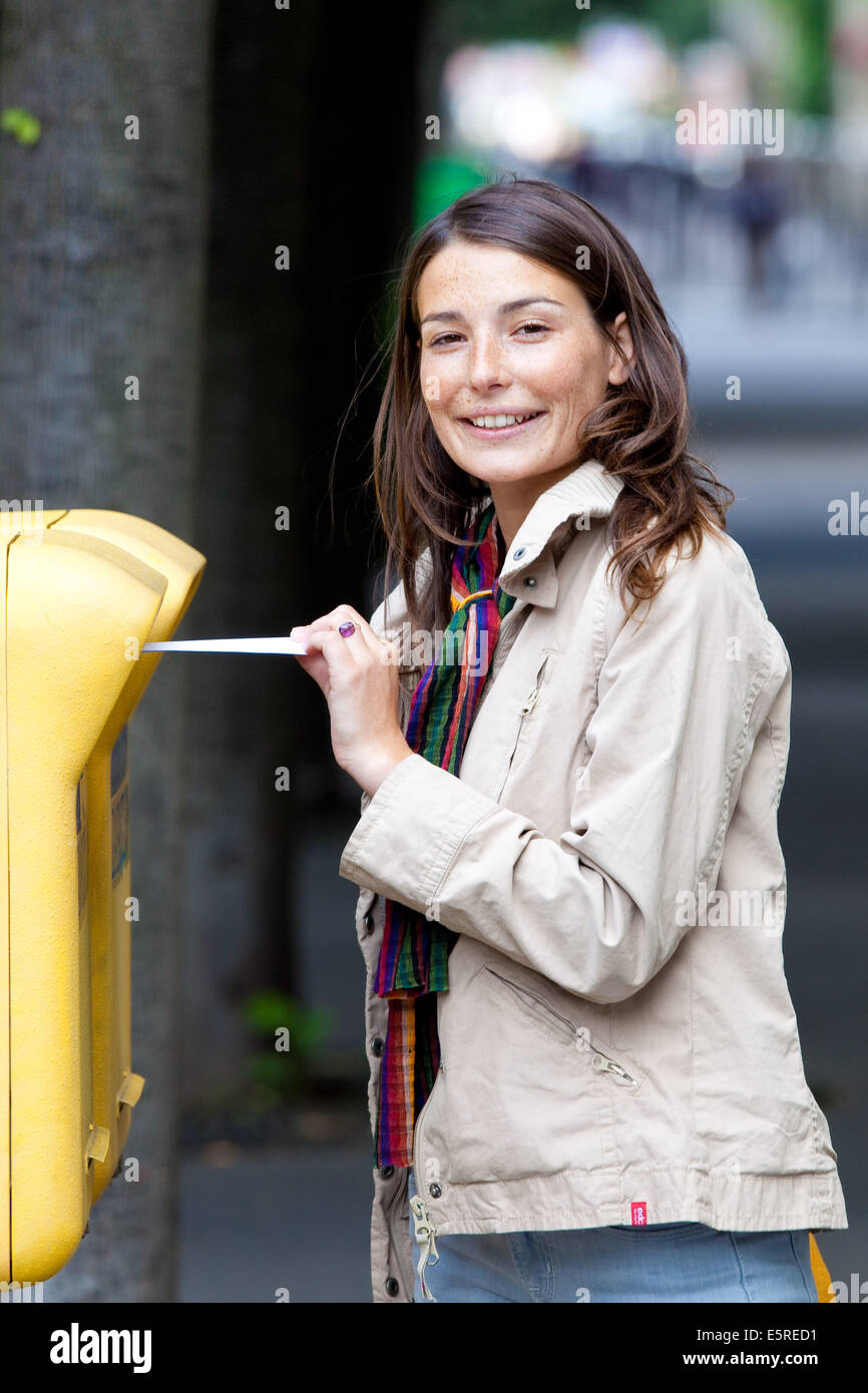 Posting letter hi-res stock photography and images - Alamy