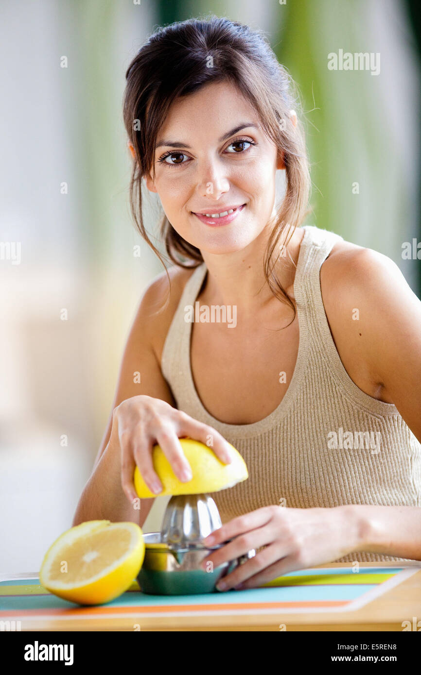 Grapefruit squeeze person hi-res stock photography and images - Alamy