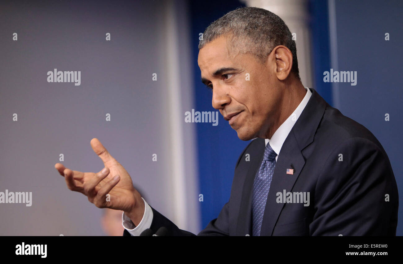 United States President Barack Obama makes a statement at the daily ...