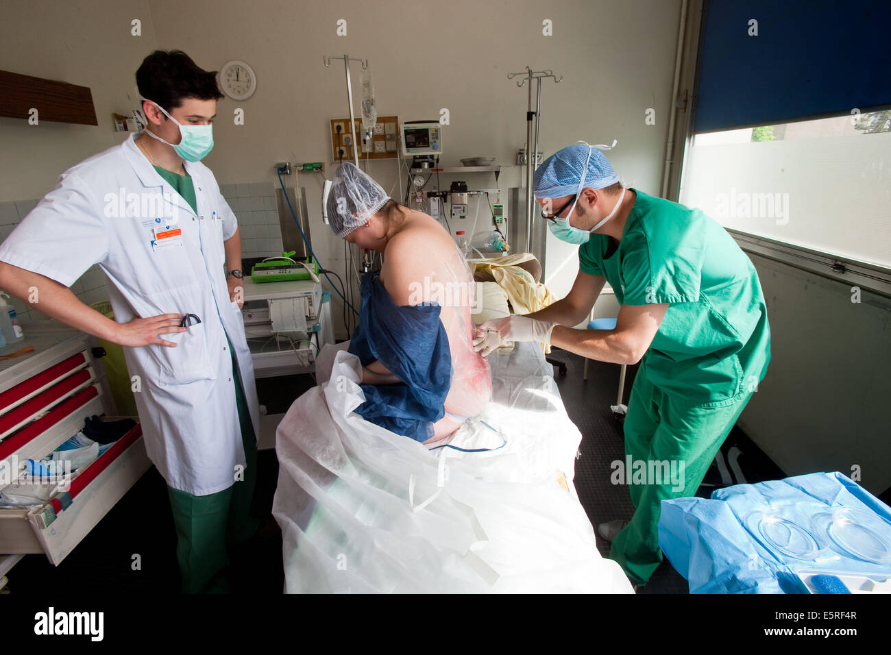 Woman receiving epidural anaesthesia before delivery, Maternity ...