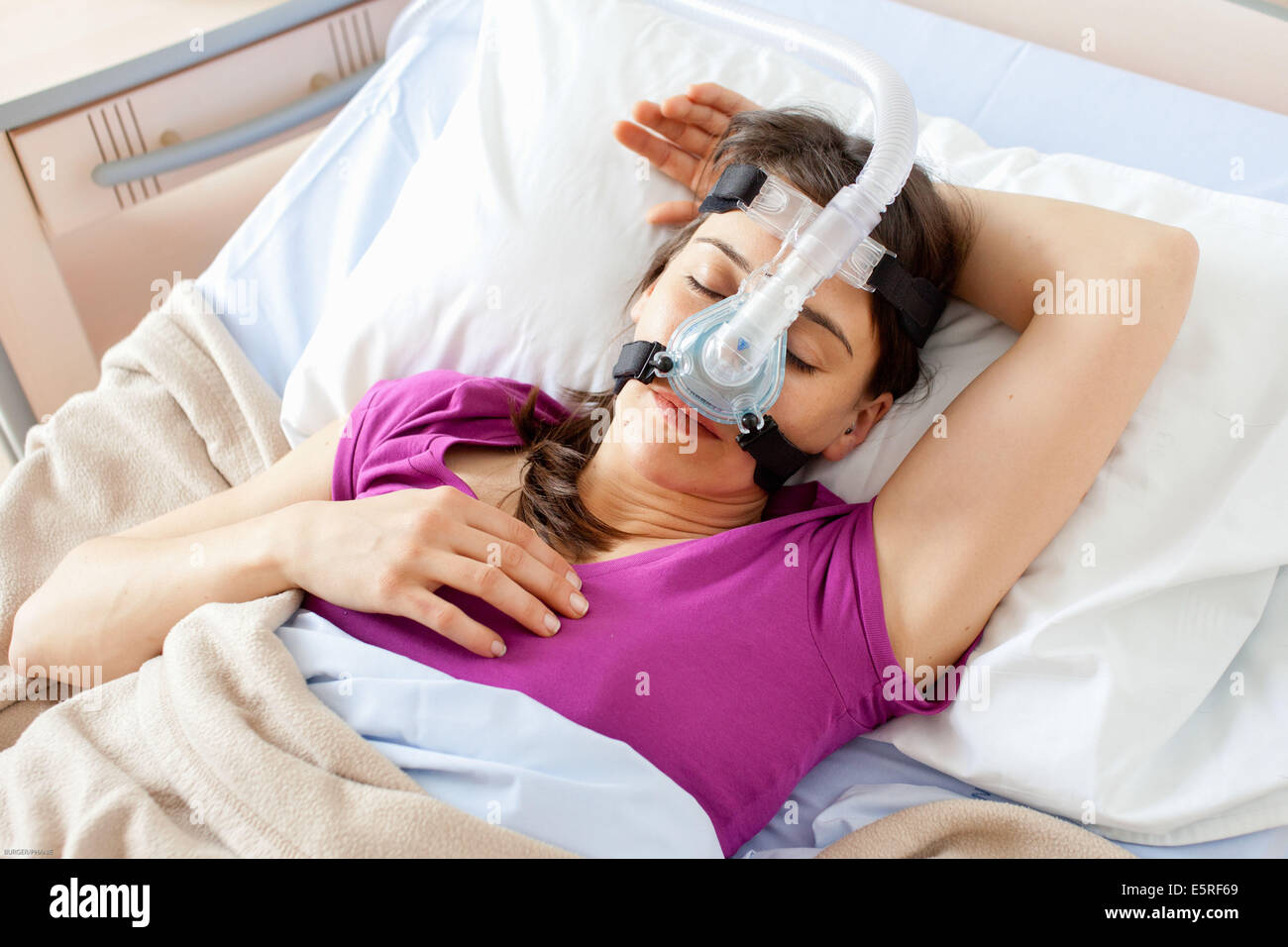 Treatment of sleep apnea and snoring : patient suffering from ...