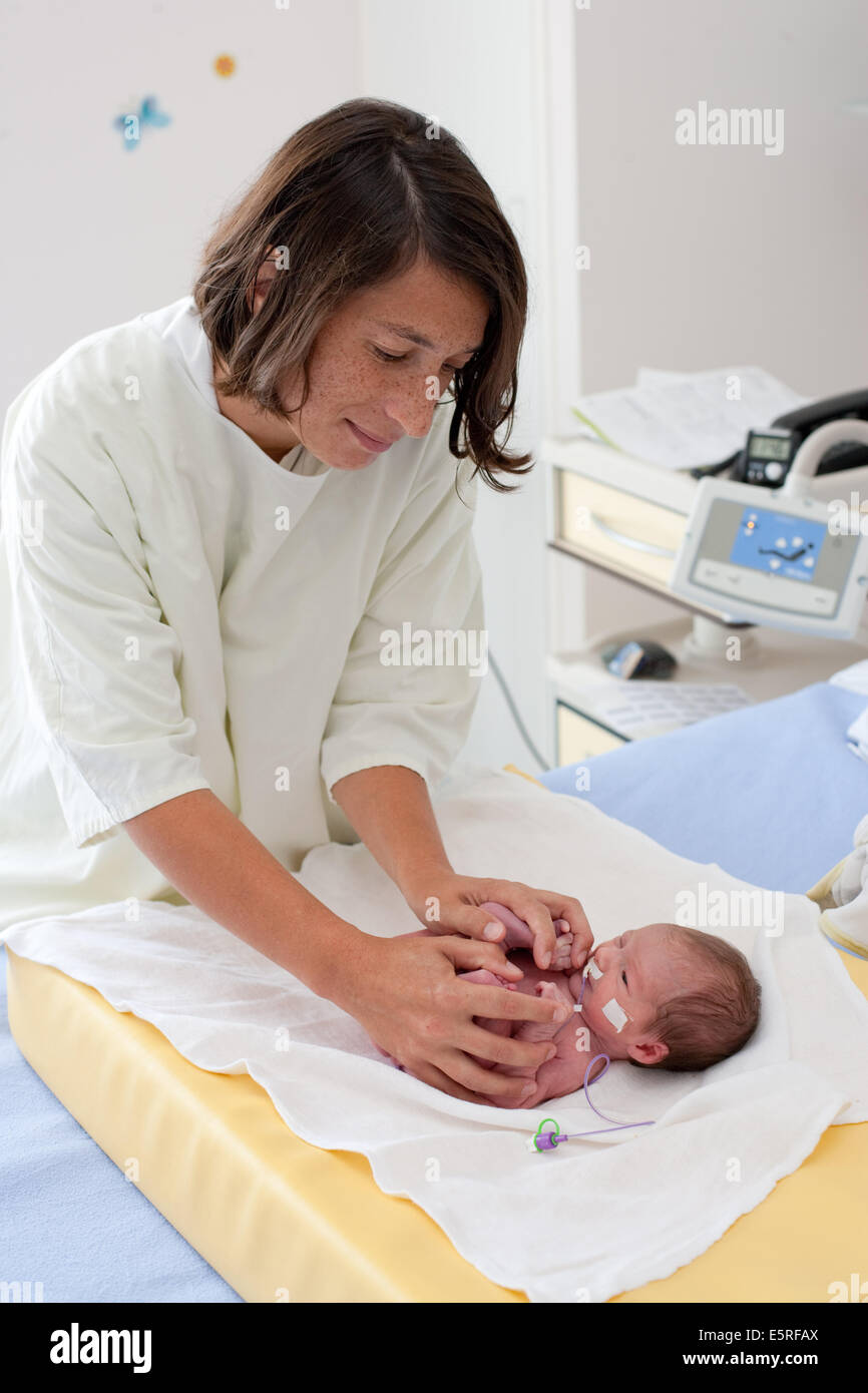 Fetal position hi-res stock photography and images - Alamy