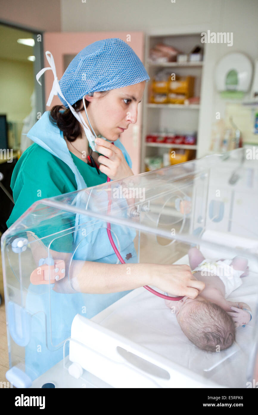 Midwife and a newborn baby in an incubator, Maternity department ...