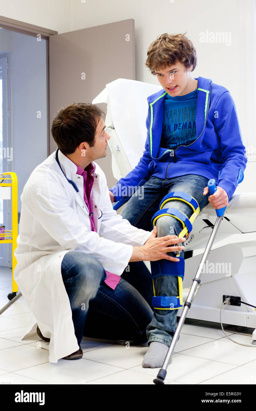 Teenage boy wearing a brace Stock Photo - Alamy Teenage boy wearing a brace Stock Photo - Alamy