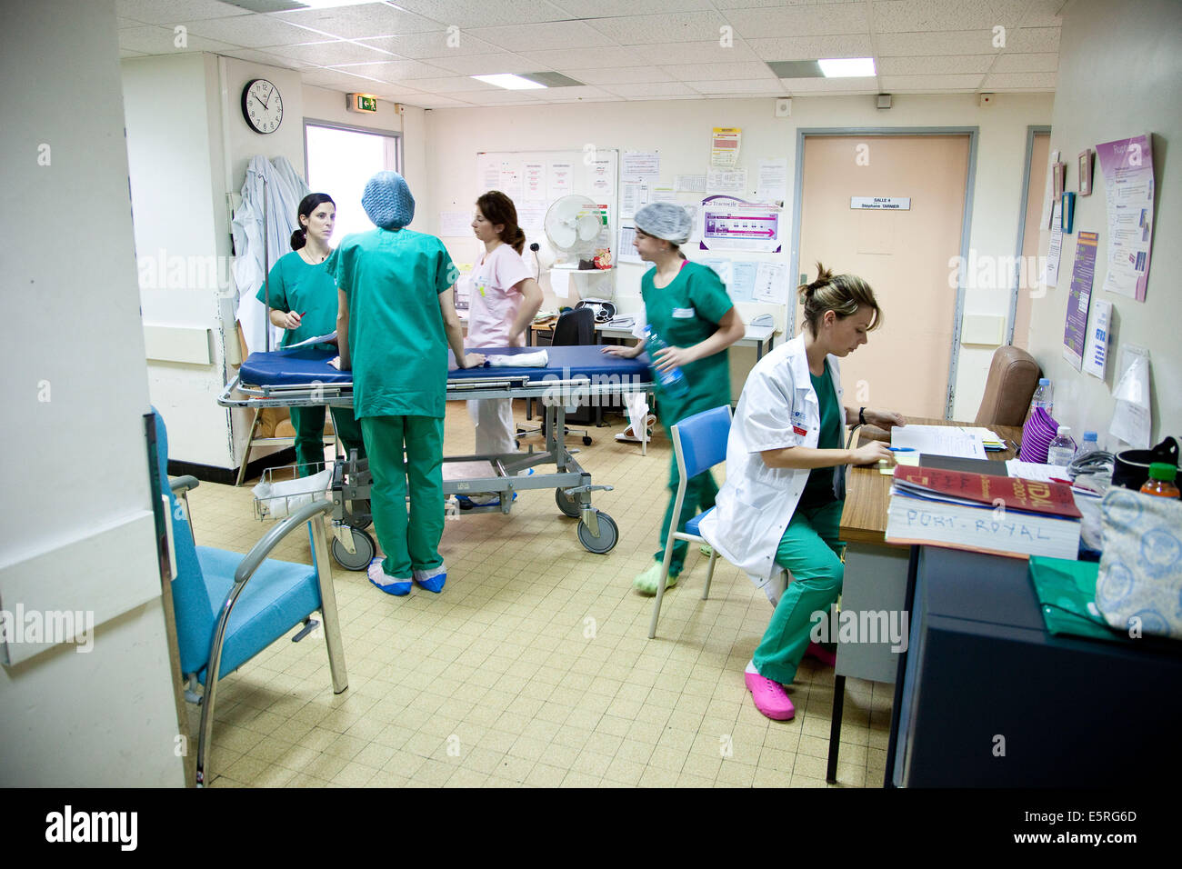 The midwives hi-res stock photography and images - Alamy