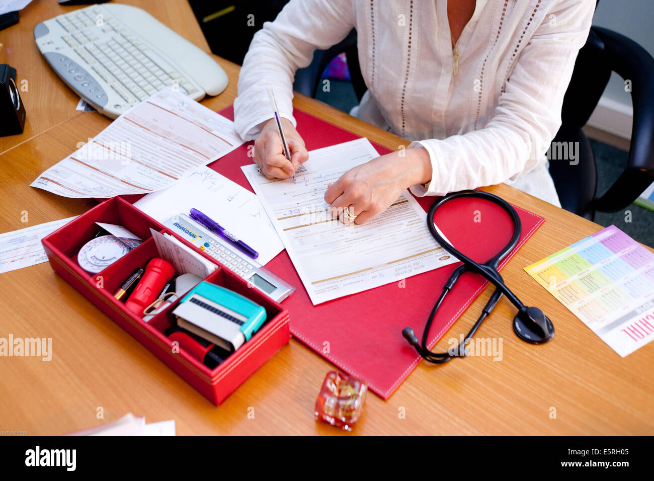 Doctor prescription france hi-res stock photography and images - Alamy