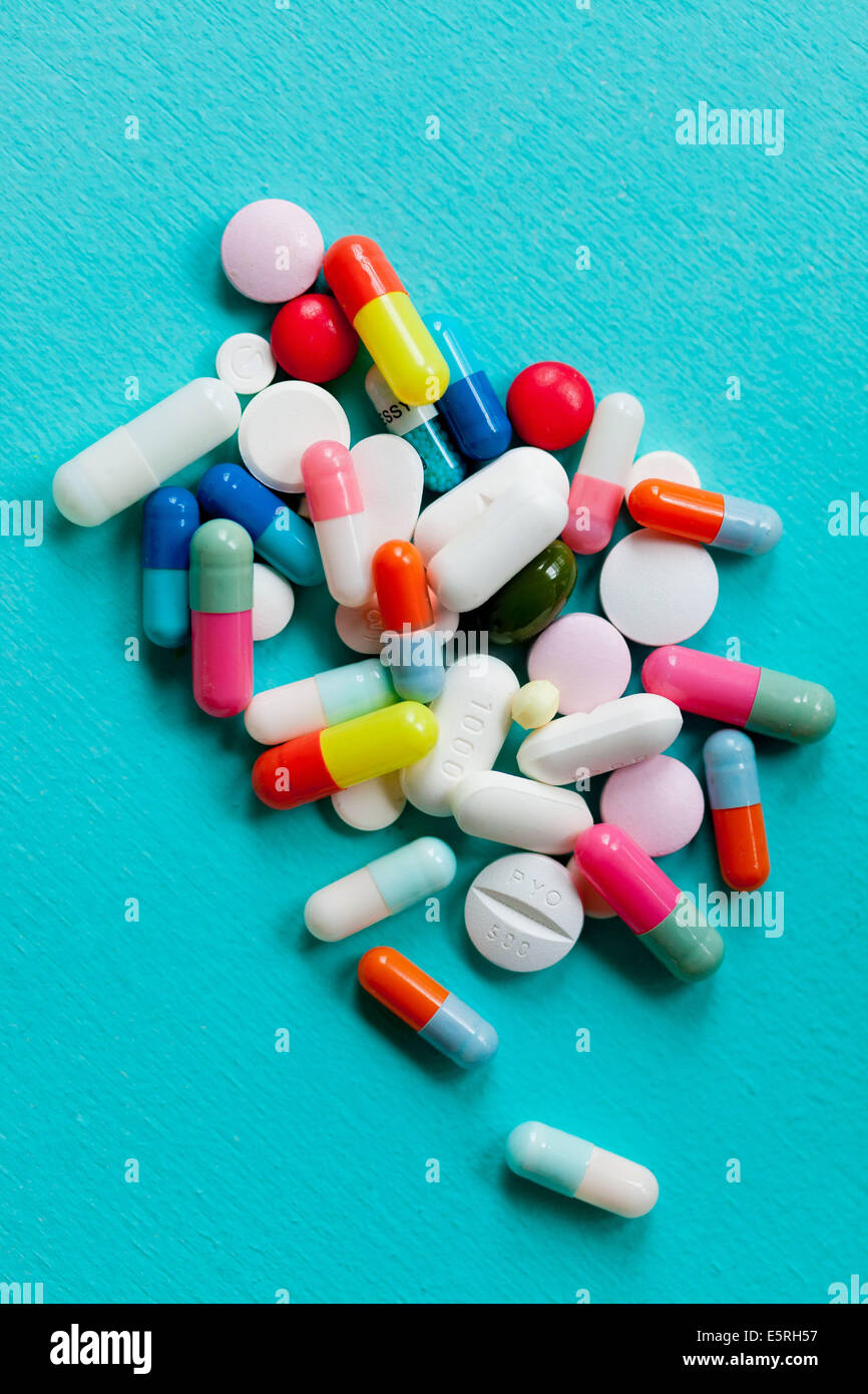 Capsules and tablets Stock Photo - Alamy