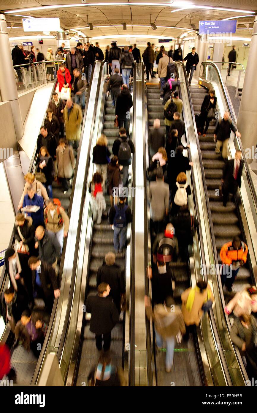 People using escalators Stock Photo - Alamy