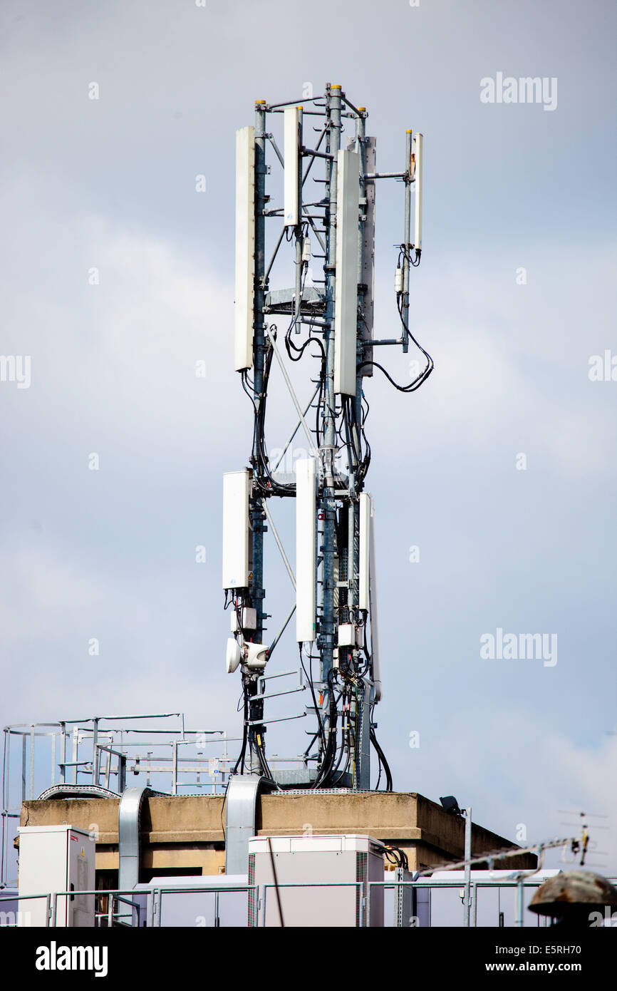 Mobile phone relay aerial Stock Photo - Alamy