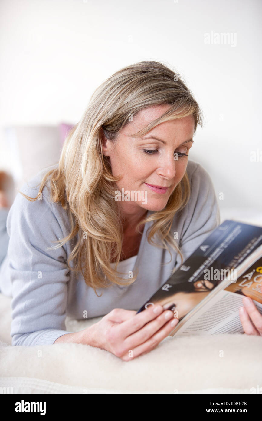 Woman reading magazine Stock Photo - Alamy