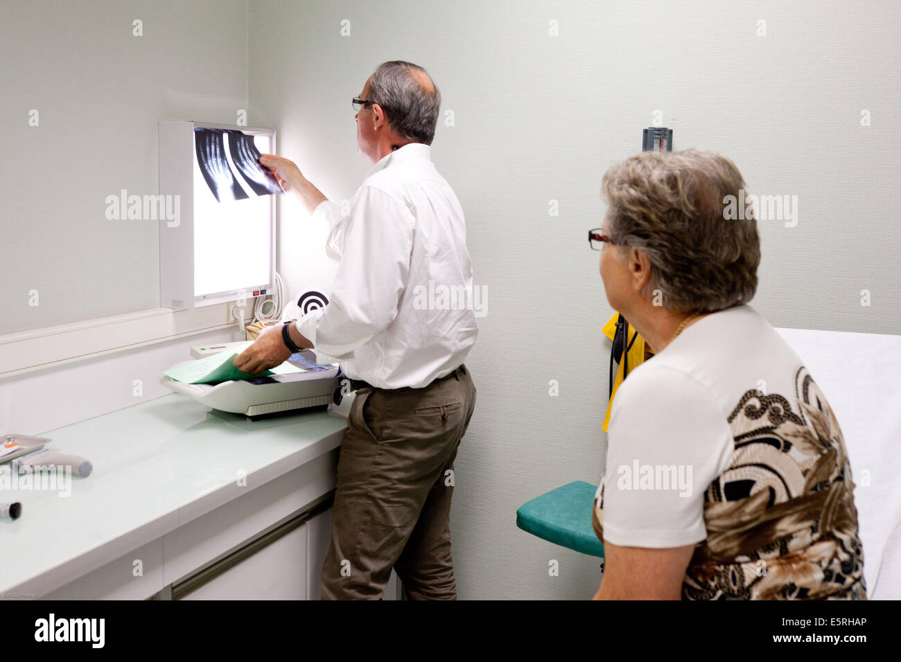 X rays hi-res stock photography and images - Alamy