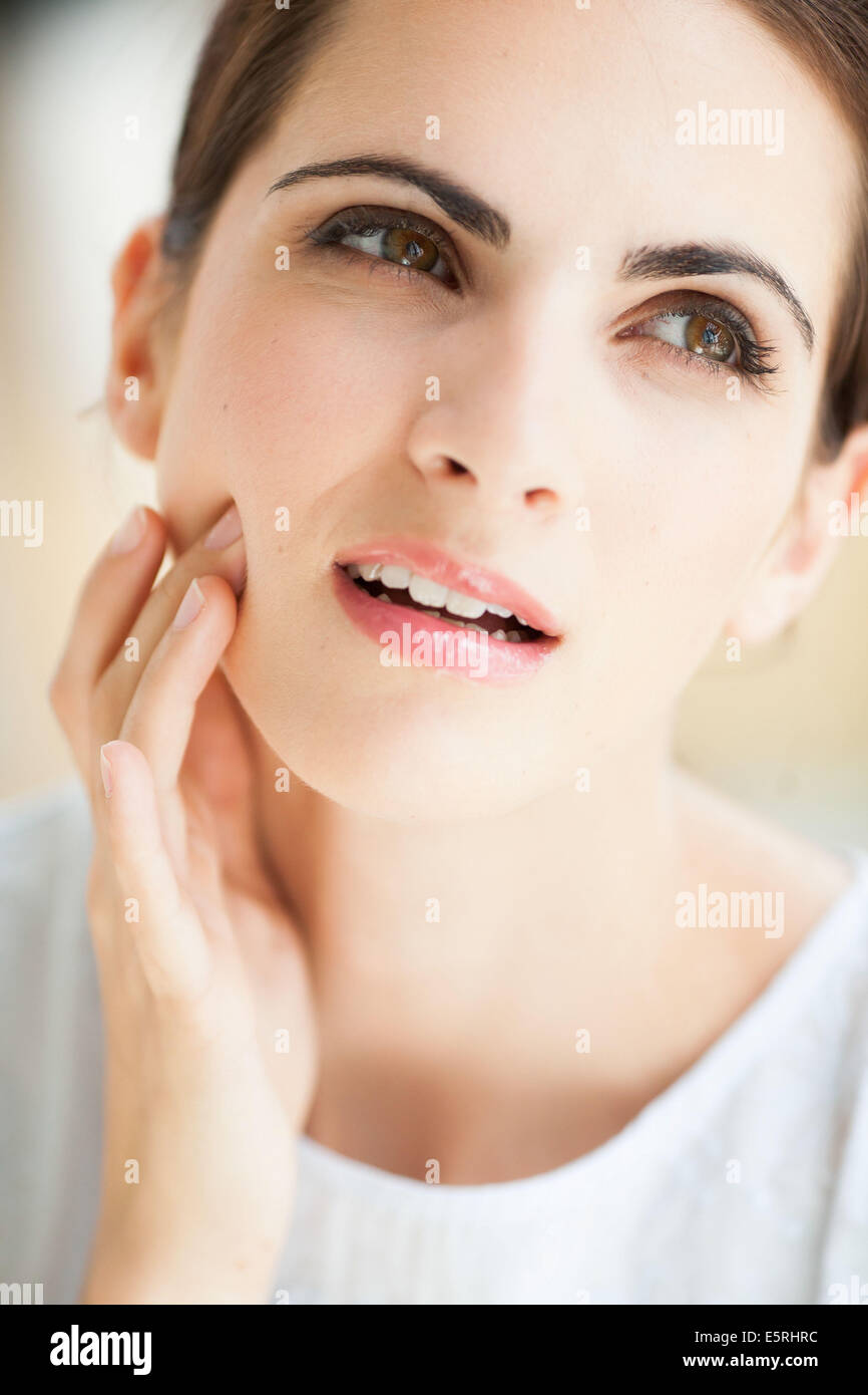 Woman suffering from toothache Stock Photo - Alamy