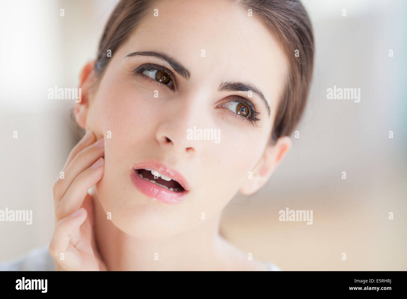 Woman suffering from toothache Stock Photo - Alamy