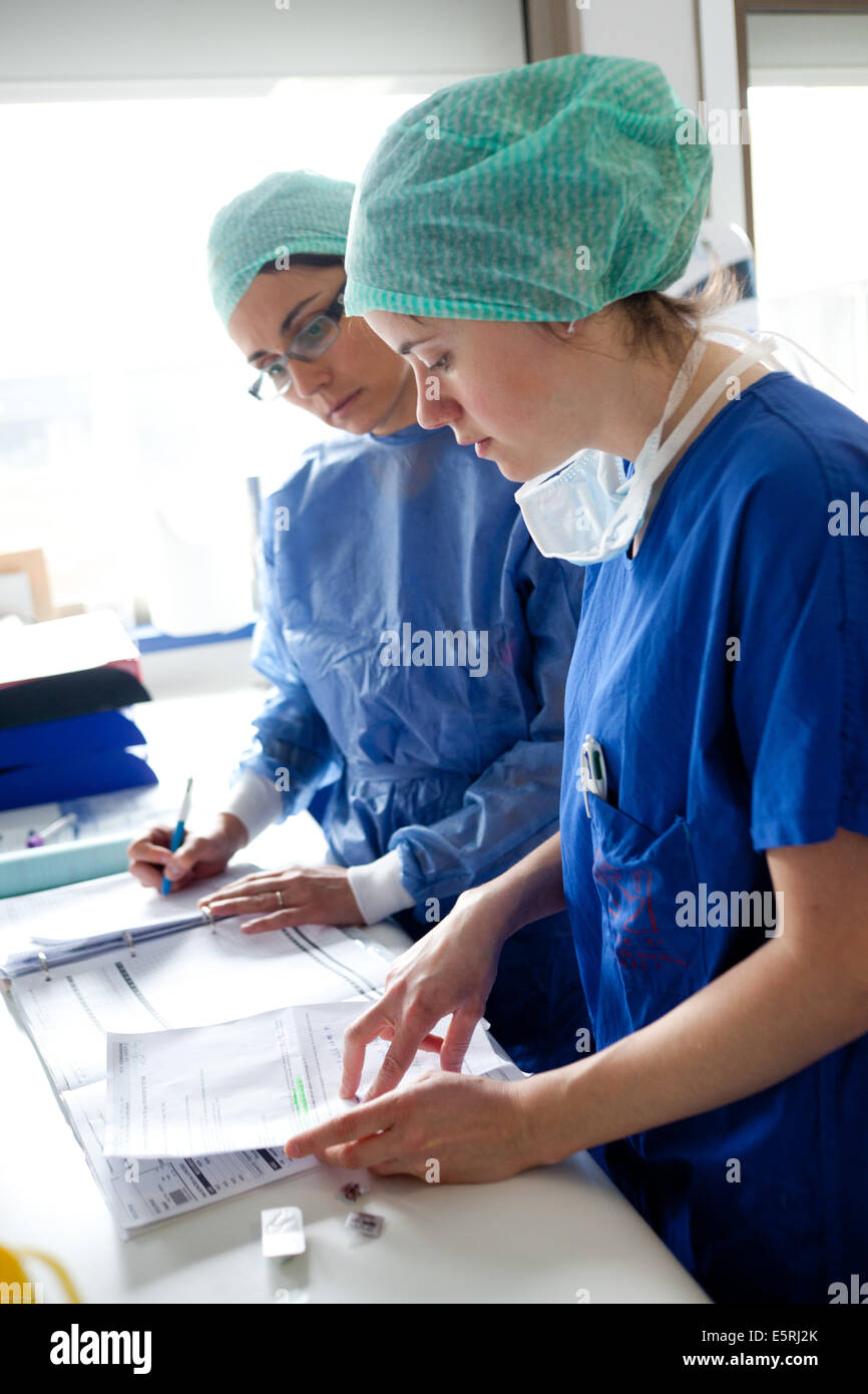 Cardiology Nurses High Resolution Stock Photography and Images - Alamy