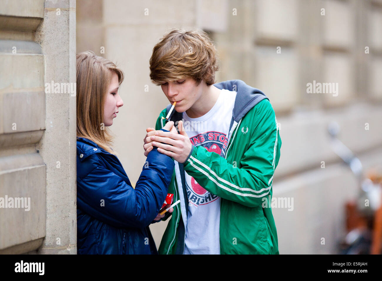 Teenagers smoking cigarettes school hi-res stock photography and images ...