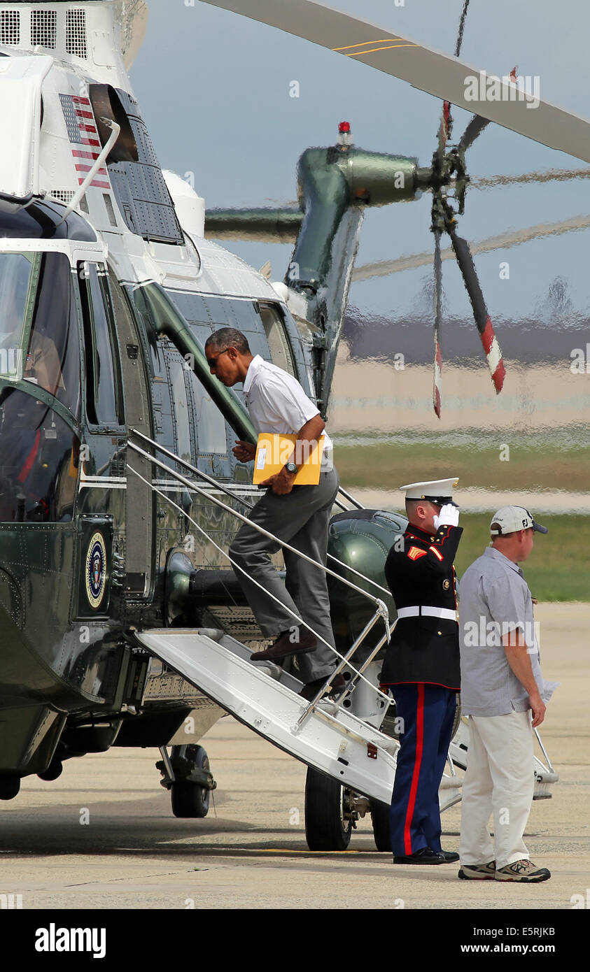 United States President Barack Obama boards Marine One en route Camp ...