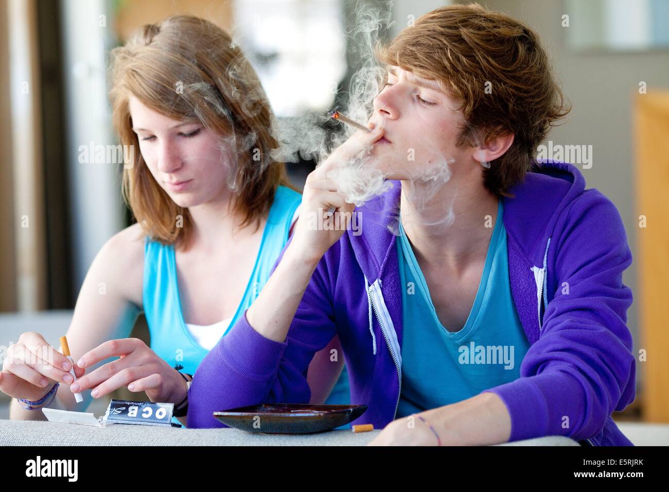 Teenagers smoking cannabis hi-res stock photography and images - Alamy