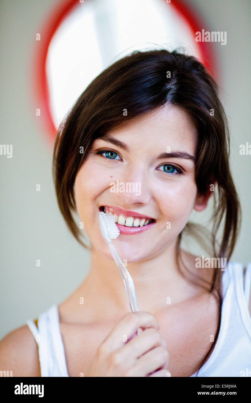 Woman brushing her teeth Stock Photo - Alamy