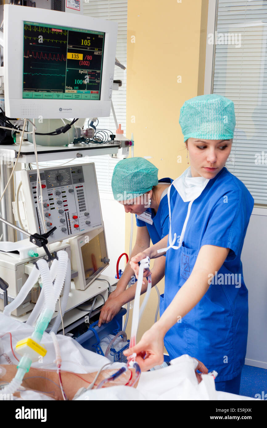 Cardiac intensive care unit hi-res stock photography and images - Alamy