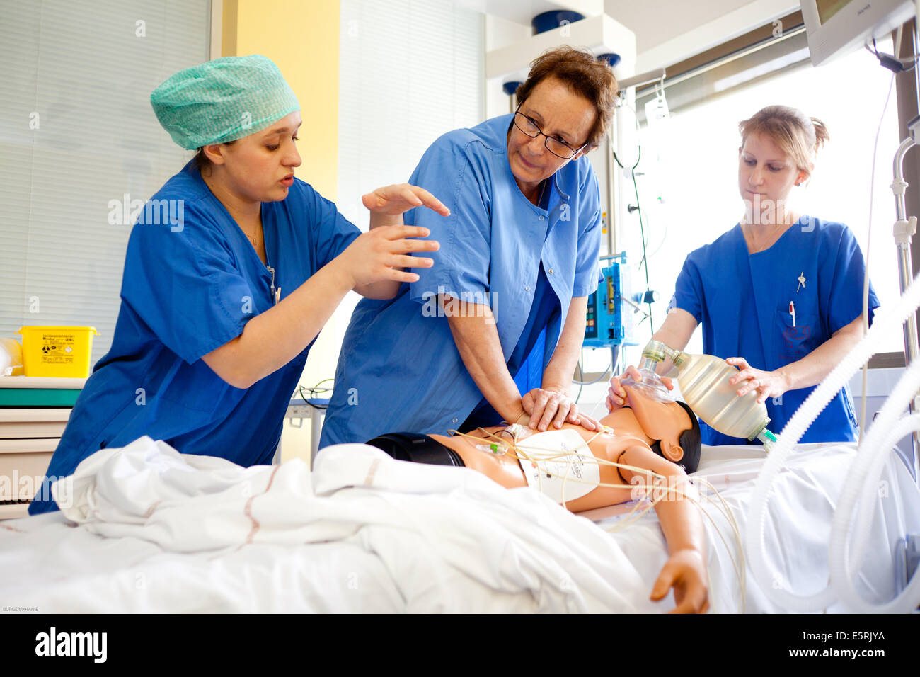 Nurse training patient simulator hi-res stock photography and images ...