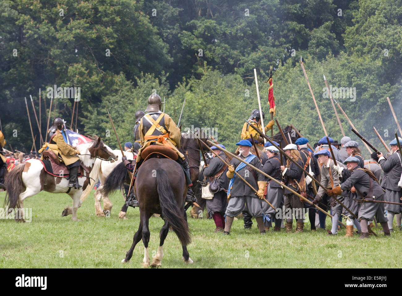 English civil war royalist uniform hi-res stock photography and images ...