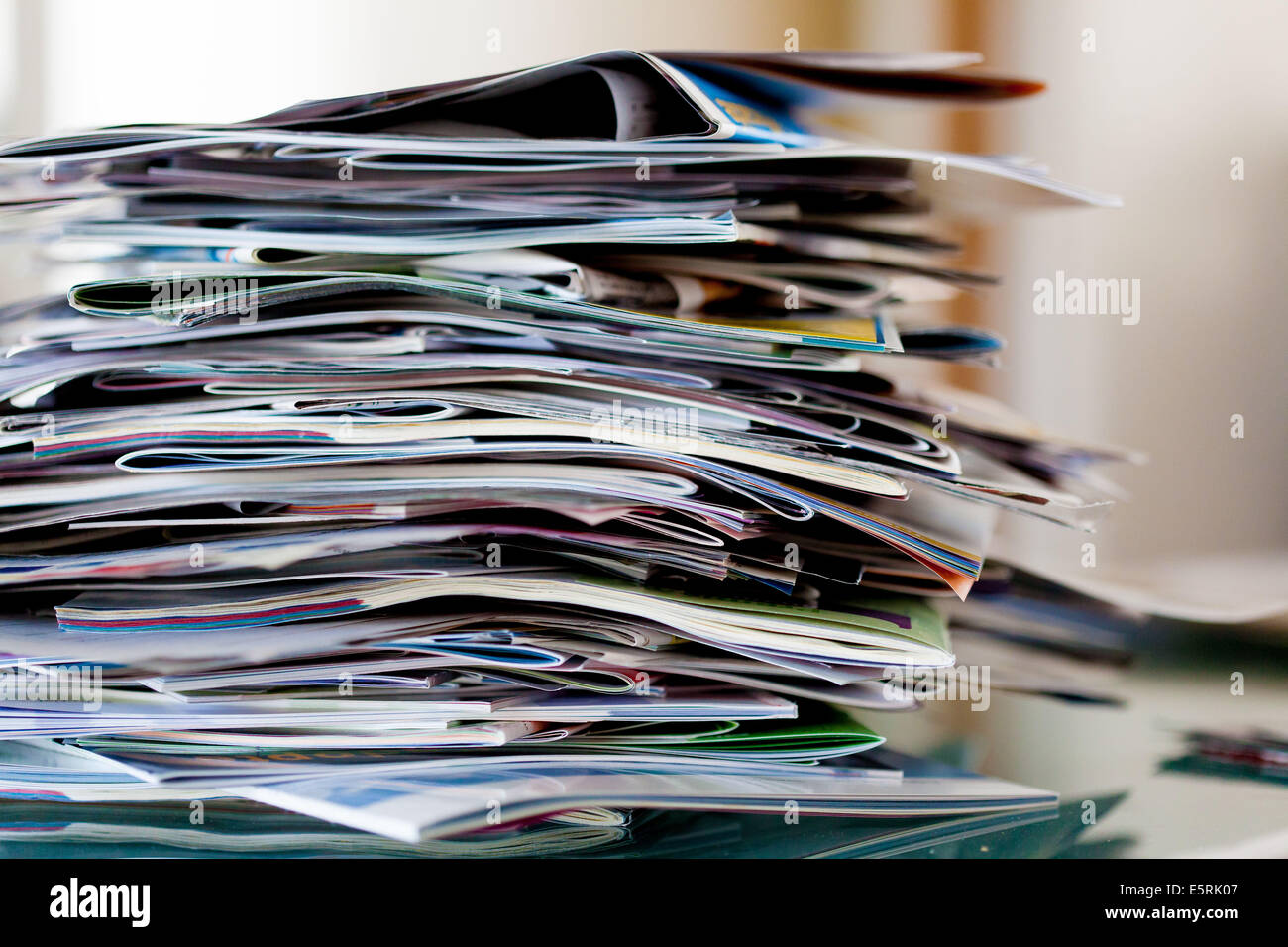 Pile of magazines Stock Photo - Alamy