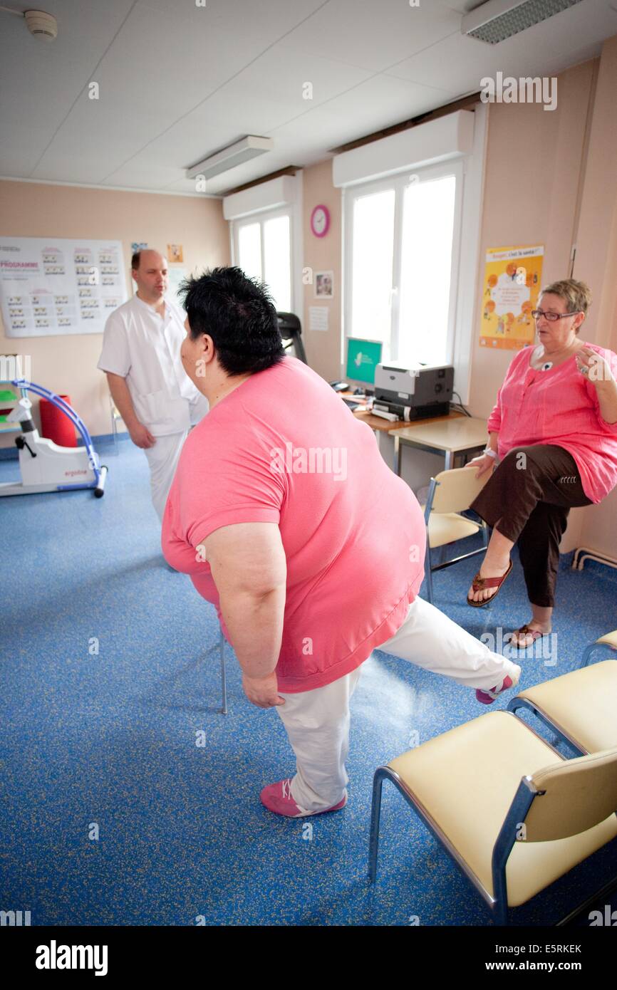 Female patients following an exercise program with a physiotherapist ...