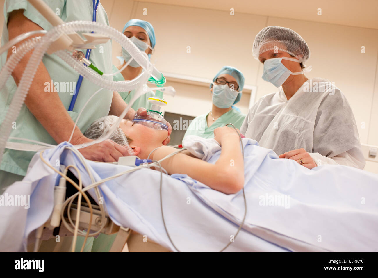 Mother accompany her child to the operating theatre, anesthesia ...
