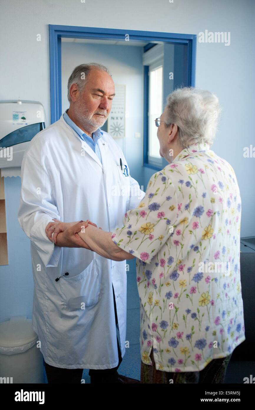 Neurological elderly hi-res stock photography and images - Alamy