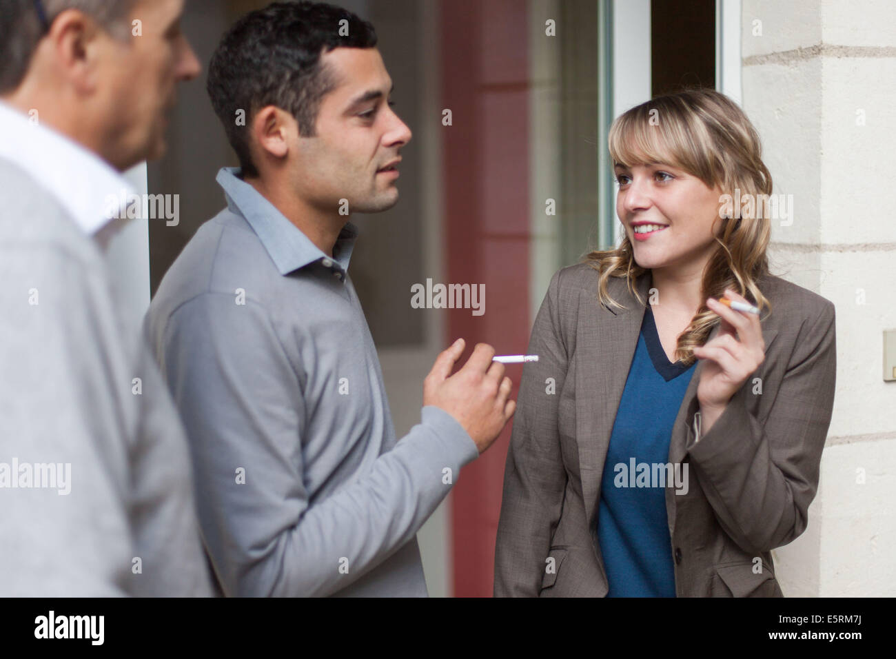 Office workers smoking outside Stock Photo - Alamy