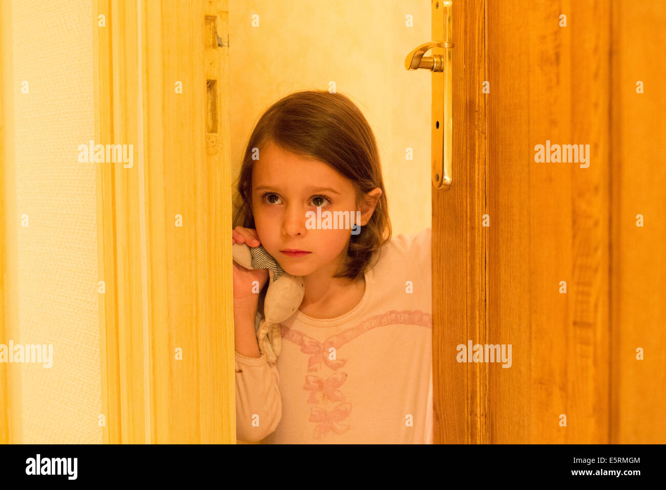 5 Year Old Girl With Insomnia Stock Photo Alamy 5-year-old-girl-with-insomnia-stock-photo-alamy