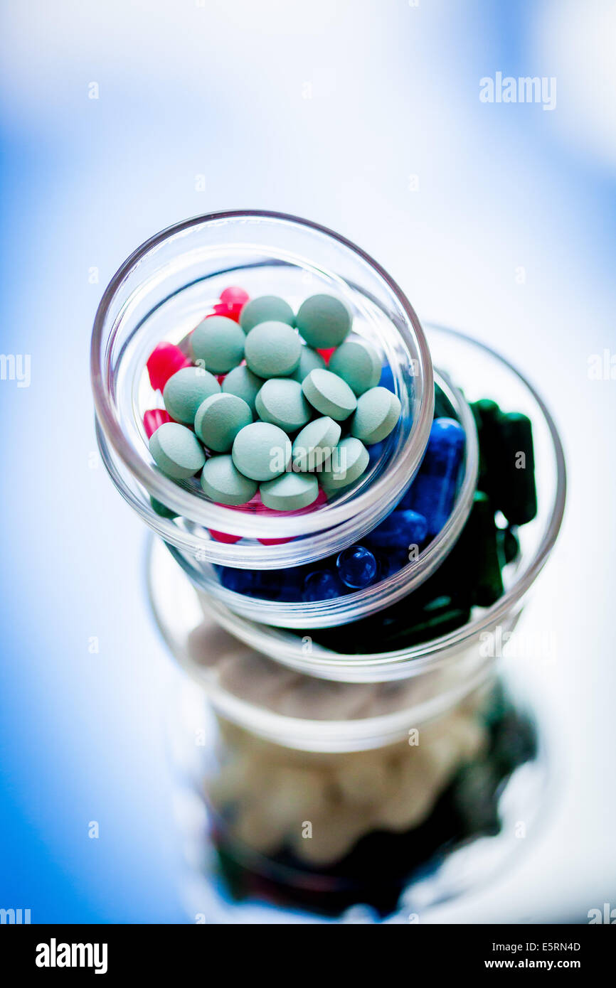 Tablets and capsules hi-res stock photography and images - Alamy