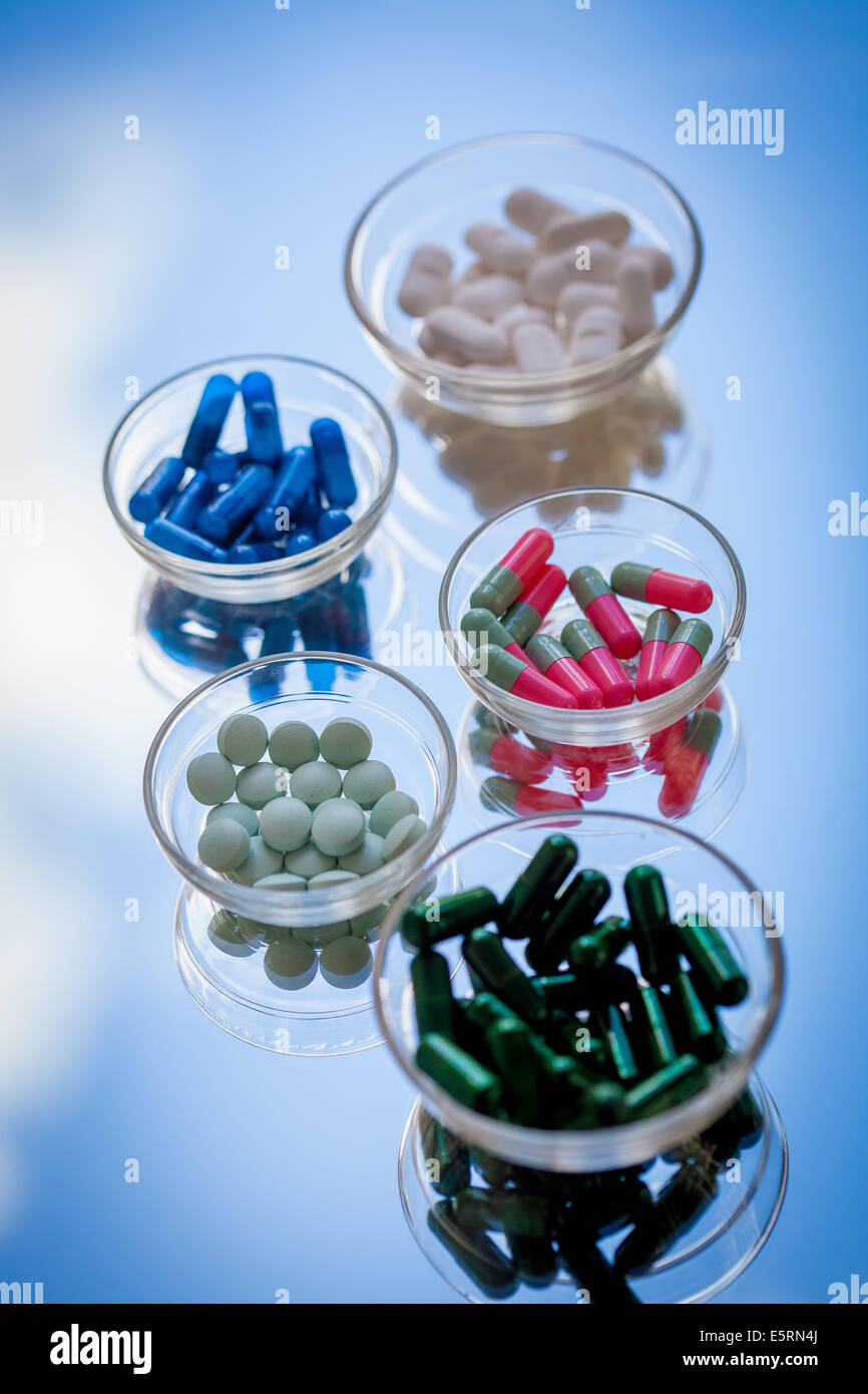 Tablets and capsules hi-res stock photography and images - Alamy
