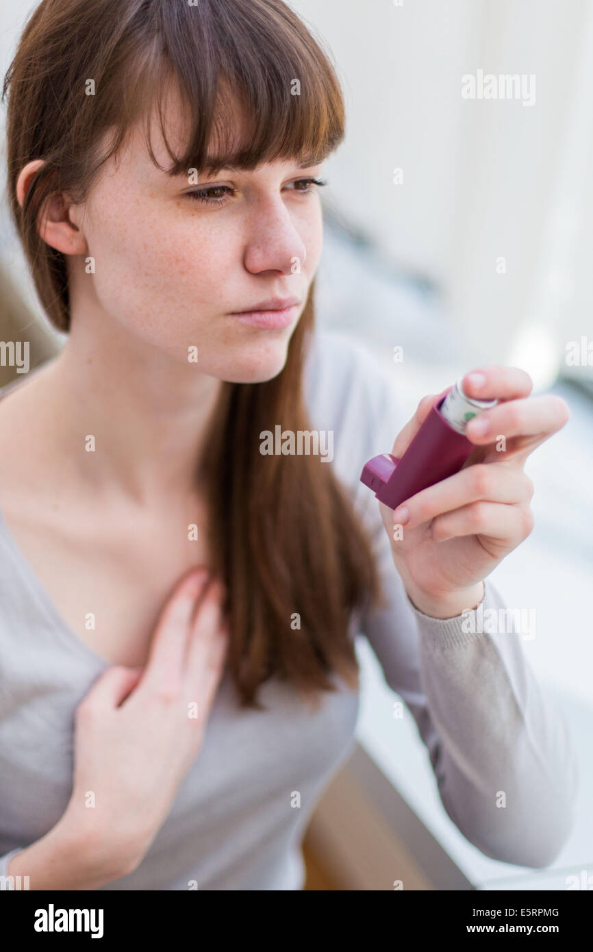 Ventolin inhaler hi-res stock photography and images - Alamy