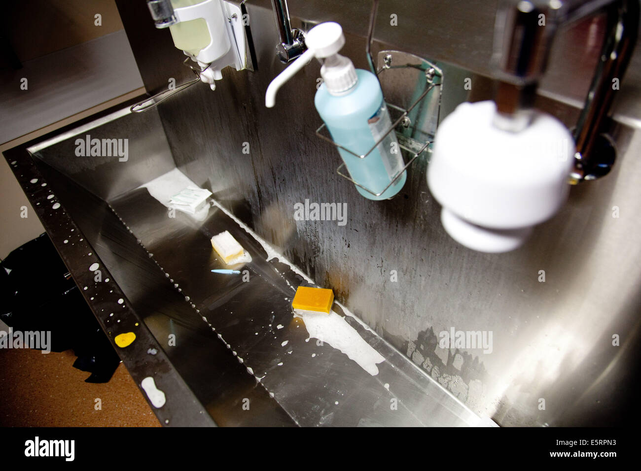Hand washing facilities hi-res stock photography and images - Alamy