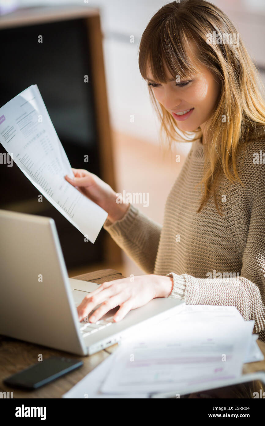 Woman using a laptop computer Stock Photo - Alamy