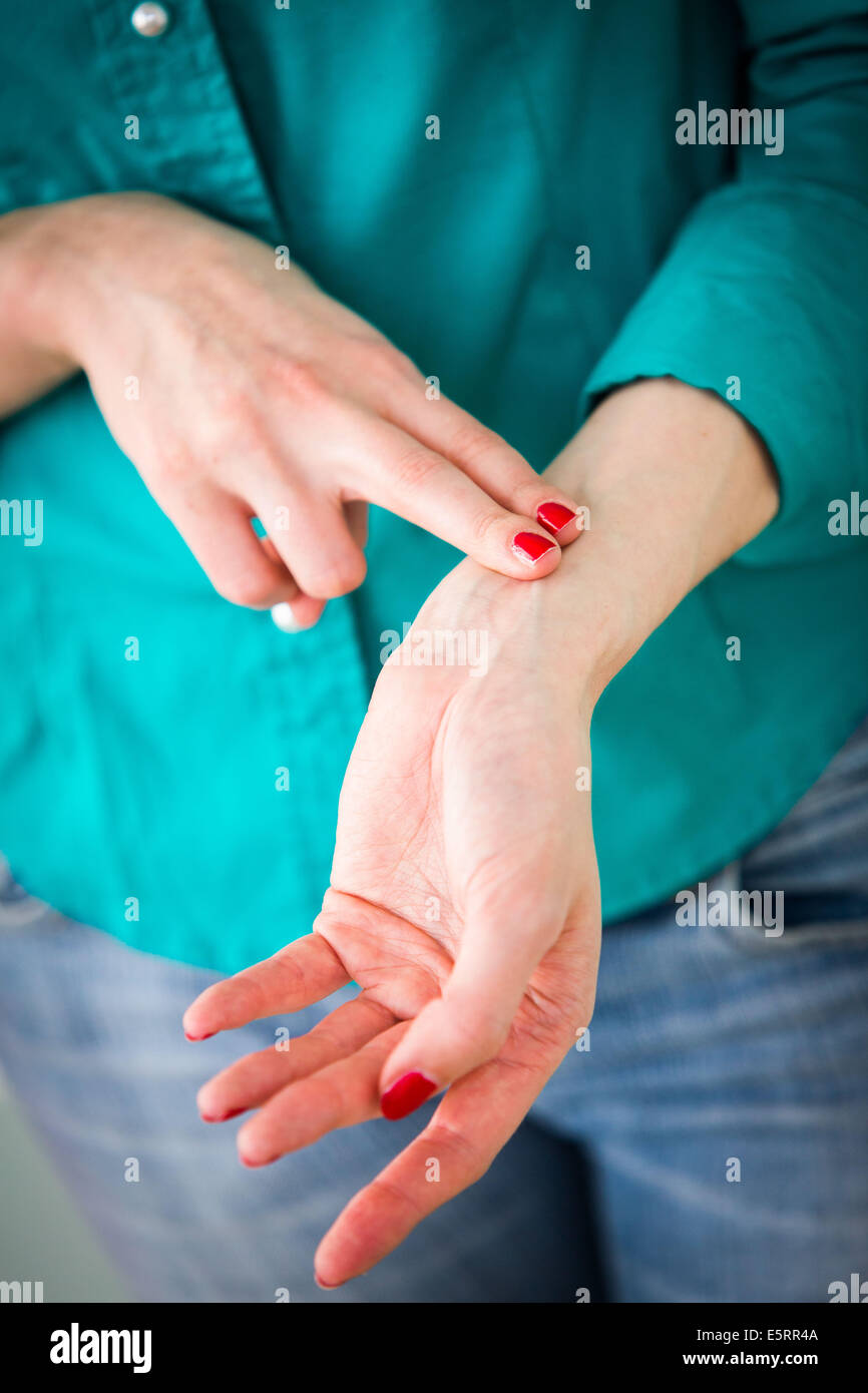 Woman checking pulse Stock Photo - Alamy