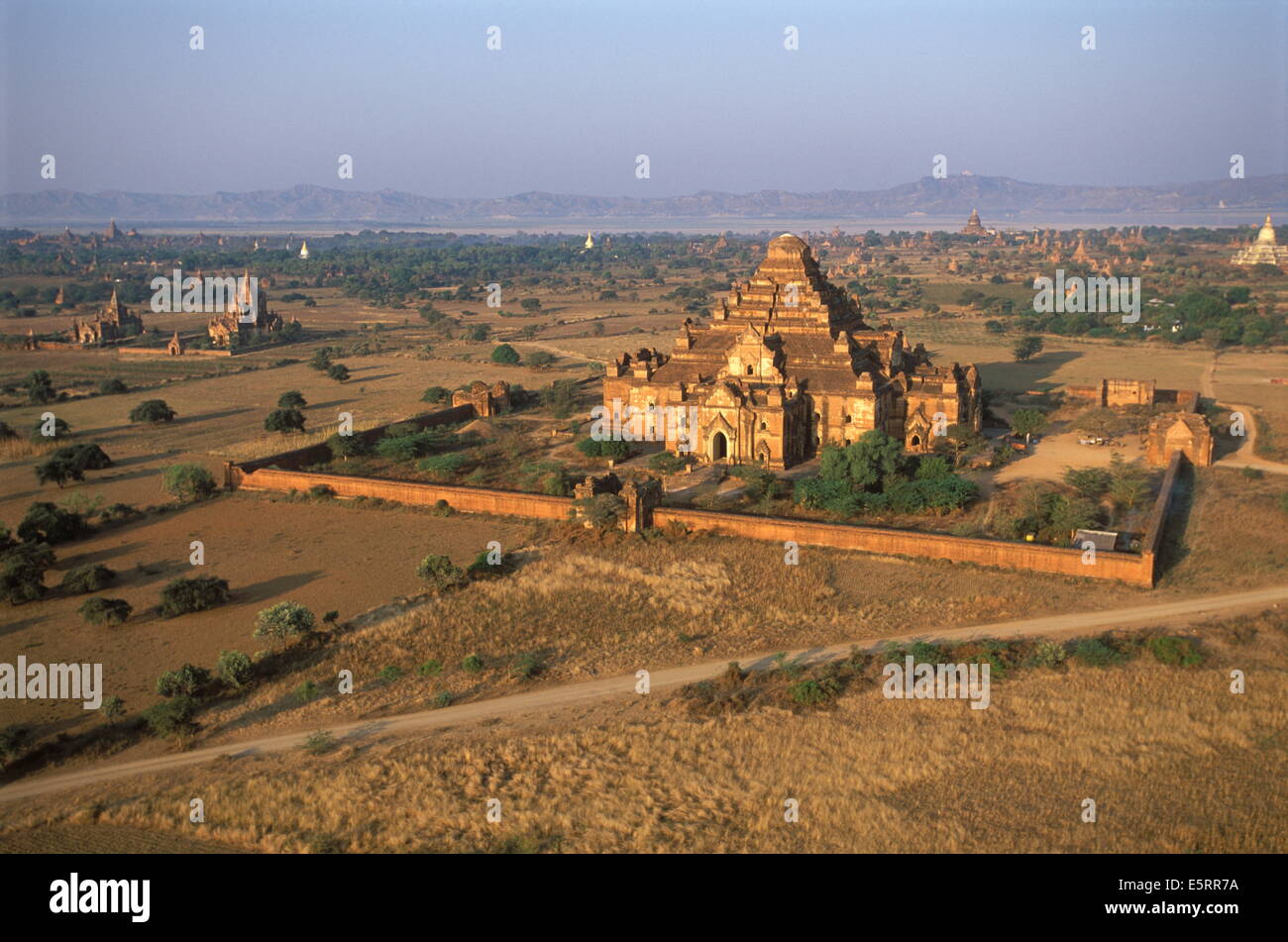 Dhammayangyi, Pagan, Burma Stock Photo - Alamy