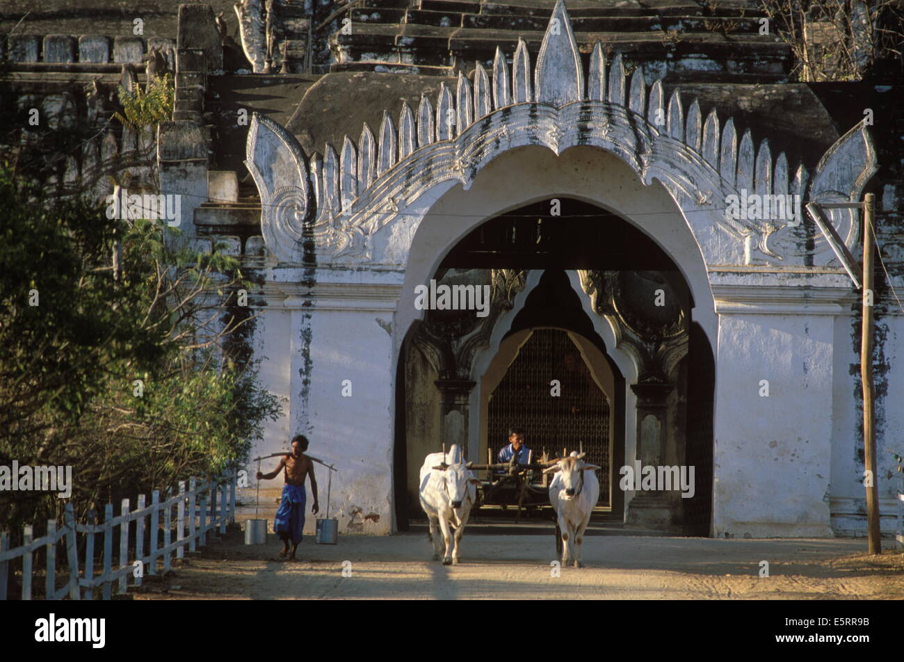 South gate, Ananda temple, Pagan, Burma Stock Photo - Alamy