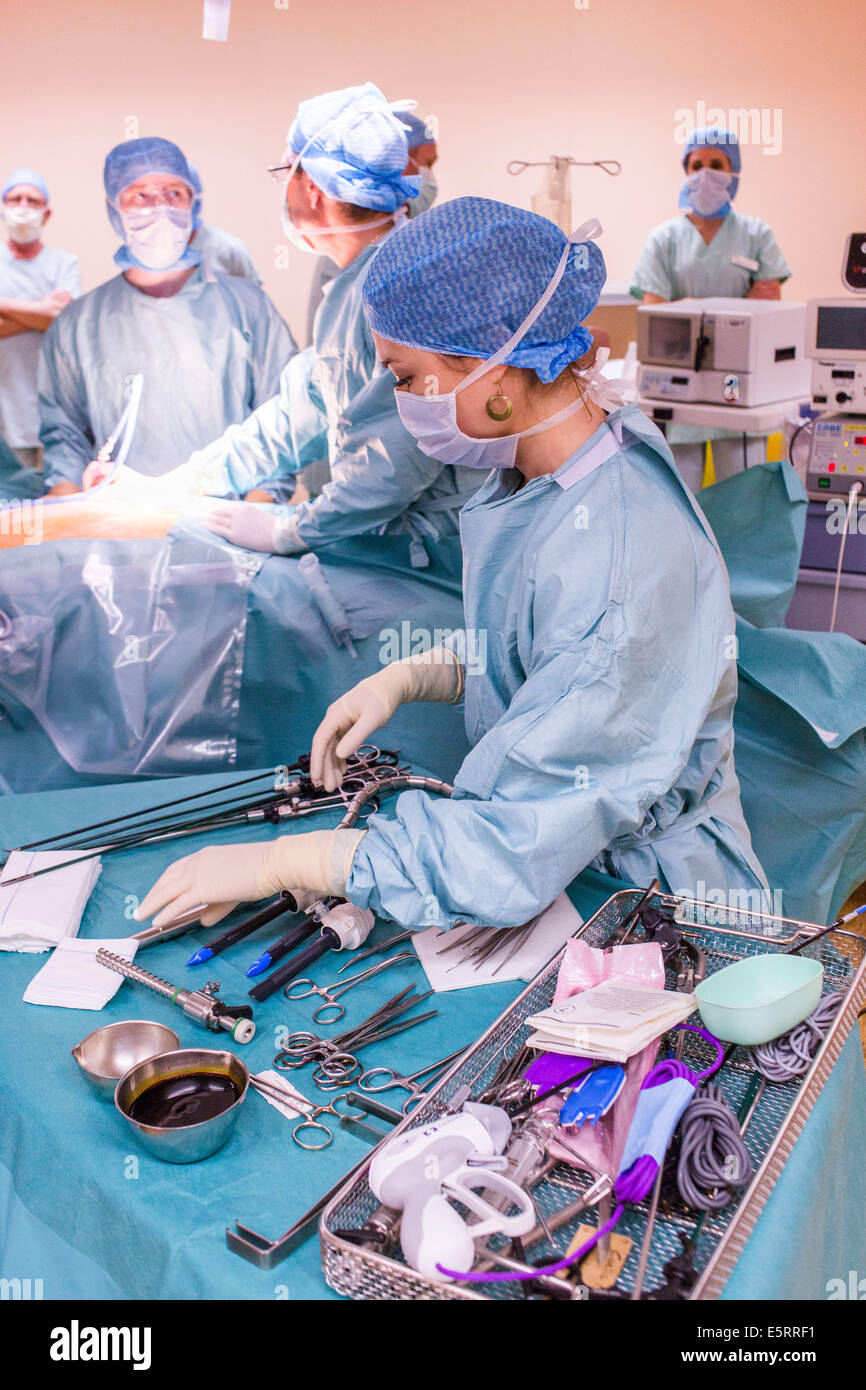 Nurse checking surgical tools during a Laparoscopic Sleeve Gastrectomy ...