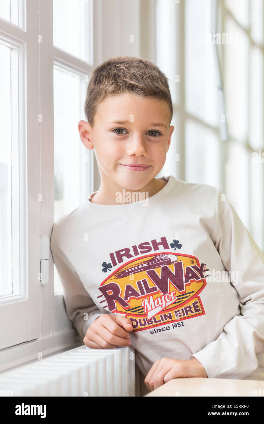 7 year old boy Stock Photo - Alamy