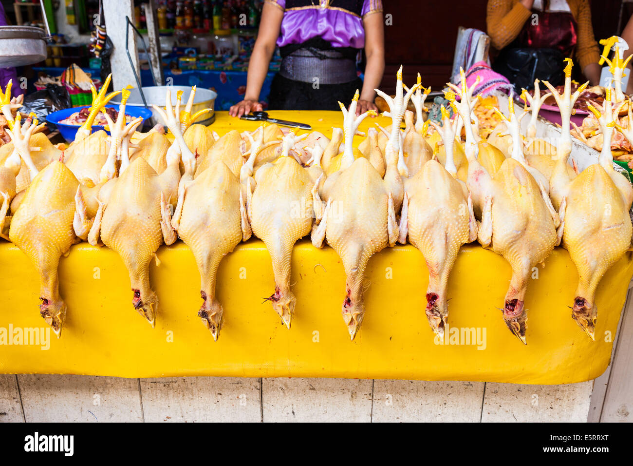 Dead chickens in a mexican market Stock Photo - Alamy