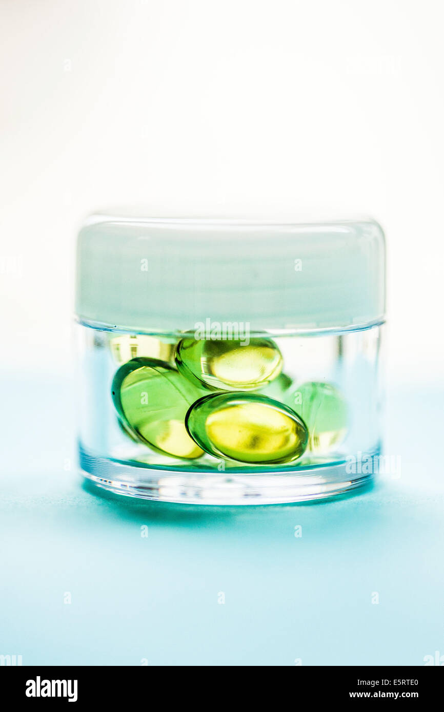 Food supplement capsules bottle hi-res stock photography and images - Alamy